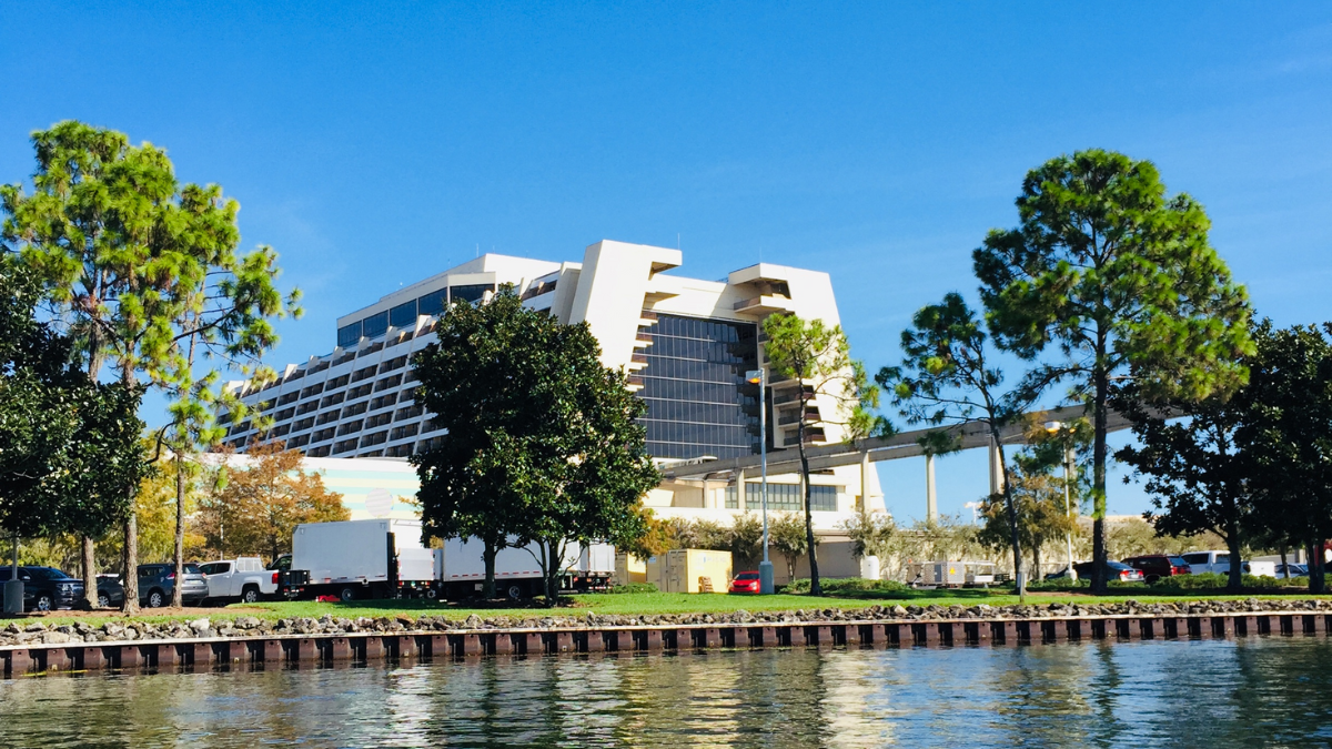 6 Reasons to Stay at a Walt Disney World Resort - Destination DizN and ...